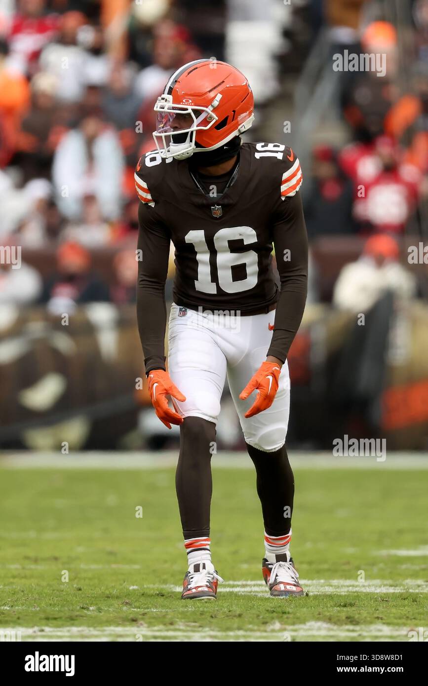 Cleveland Browns wide receiver Isaiah Bond (16) lines up for a play ...