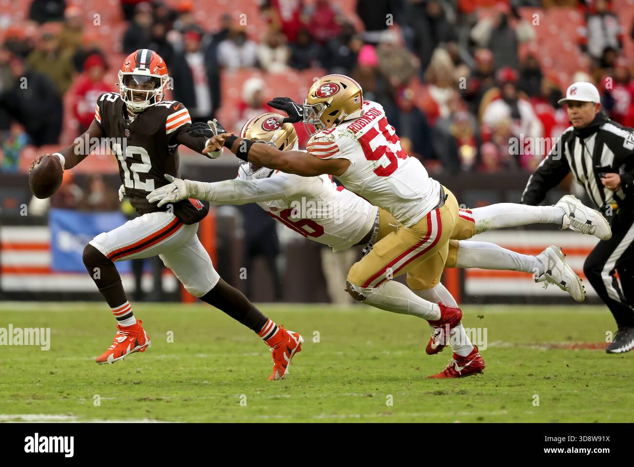 San Francisco 49ers defensive end Clelin Ferrell (96) and linebacker ...