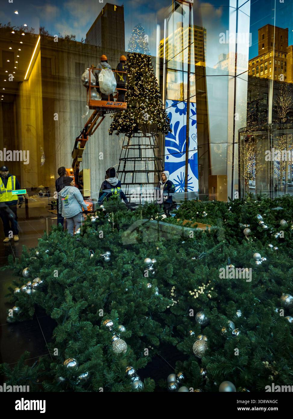 Real christmas tree in office hi-res stock photography and images - Alamy