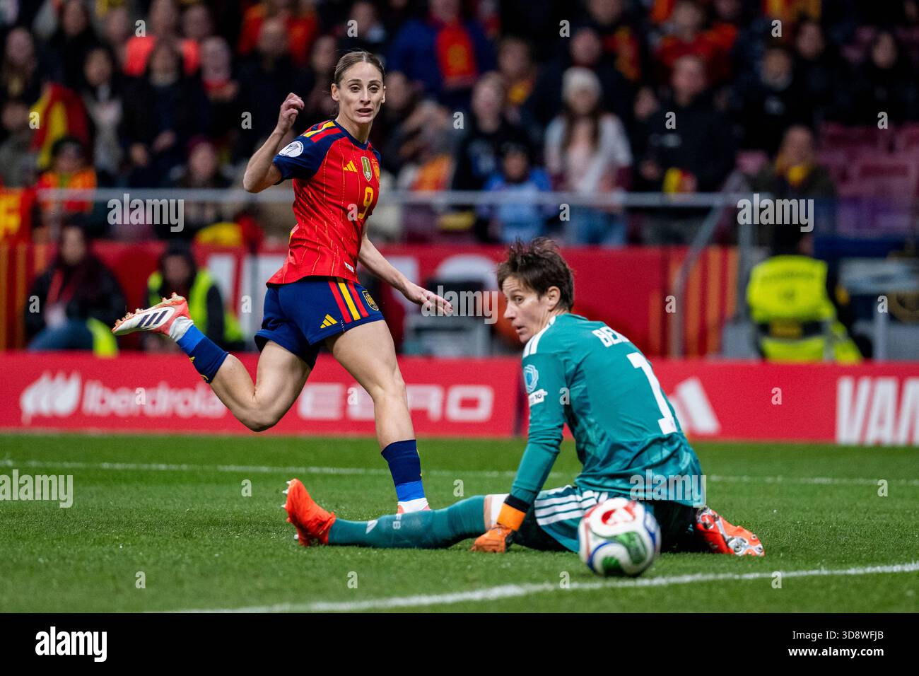 December 2, 2025, Madrid, Madrid, Spain: Esther Gonzalez of Spain (L ...