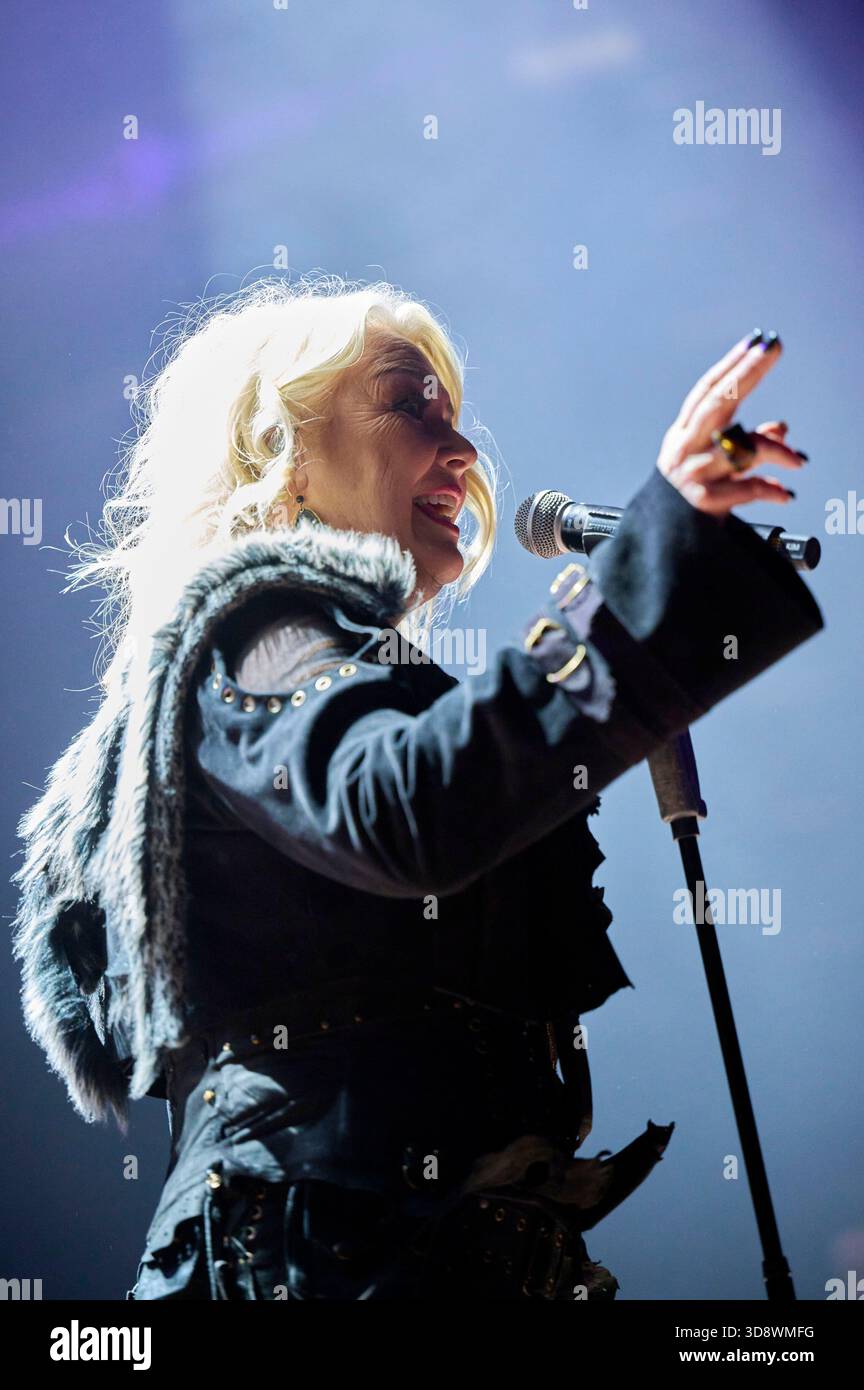 Kim Wilde live at a concert of her 'Closer' tour in the Z7 concert ...