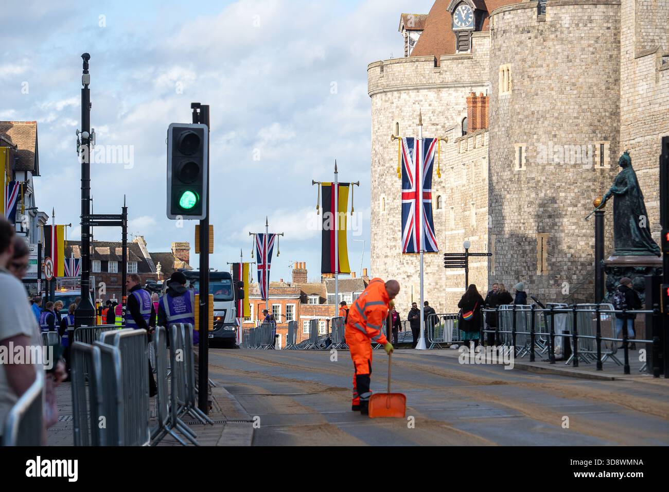 Windsor, Berkshire, UK. 2nd December, 2025. Sand laid on the roads is ...