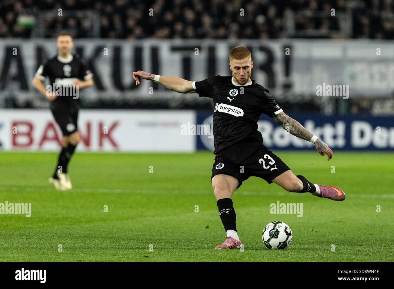 Louis Oppie (FC St. Pauli Hamburg, 23) DFB Cup: Borussia ...