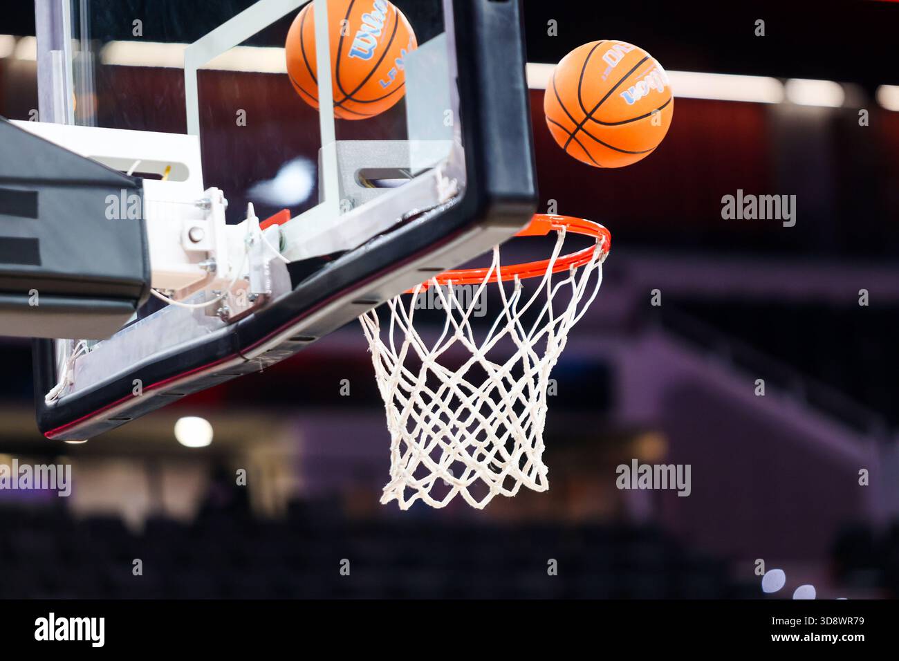 Basketball setting hi-res stock photography and images - Alamy