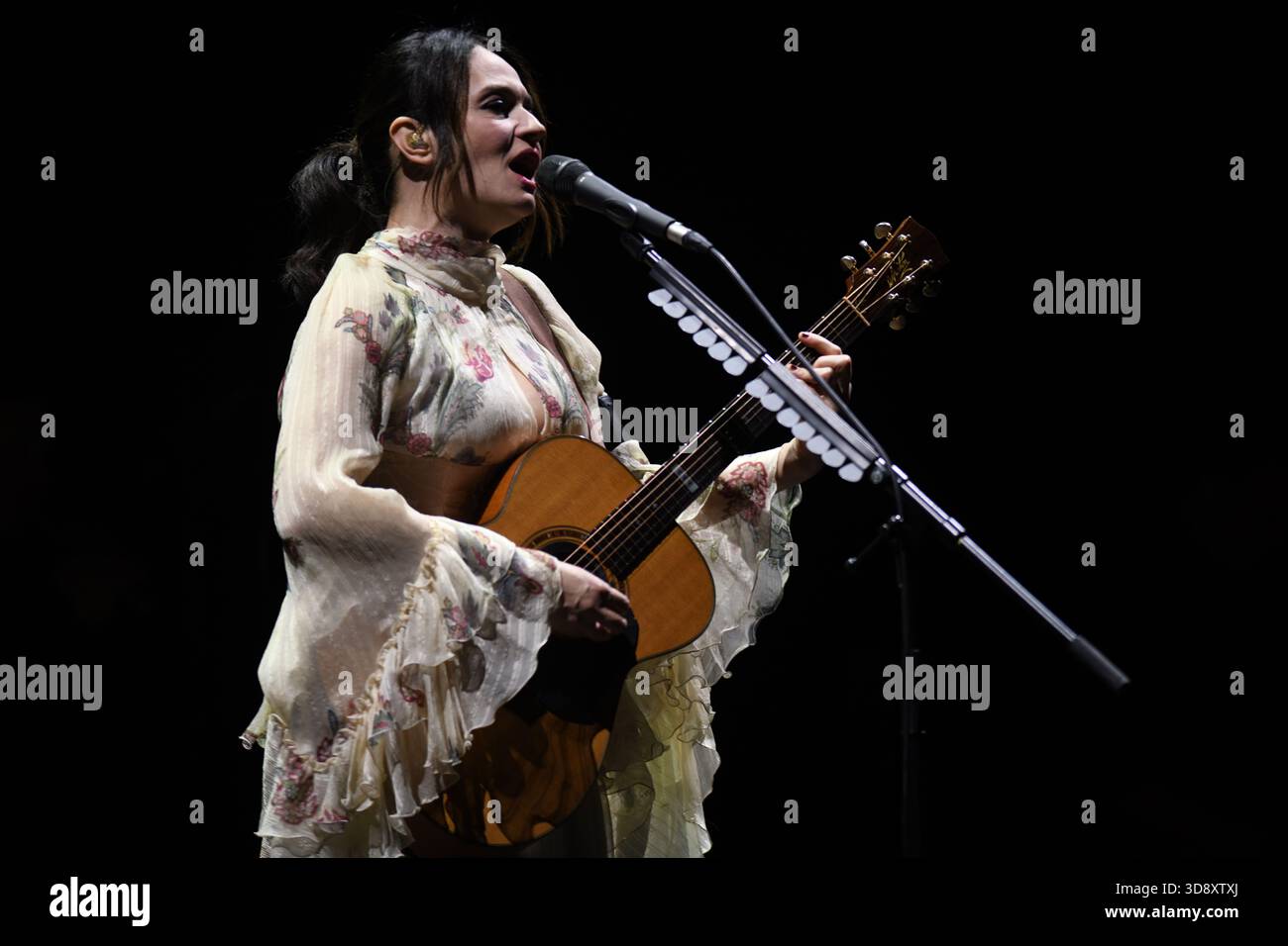 Italian singer-songwriter Carmen Consoli performs live at Teatro ...