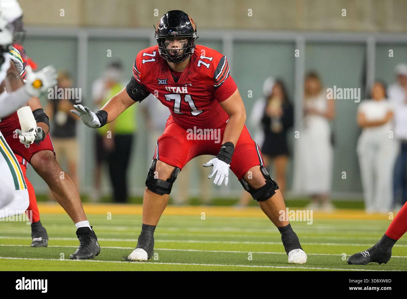 Utah offensive lineman Caleb Lomu blocks during the first half of an ...