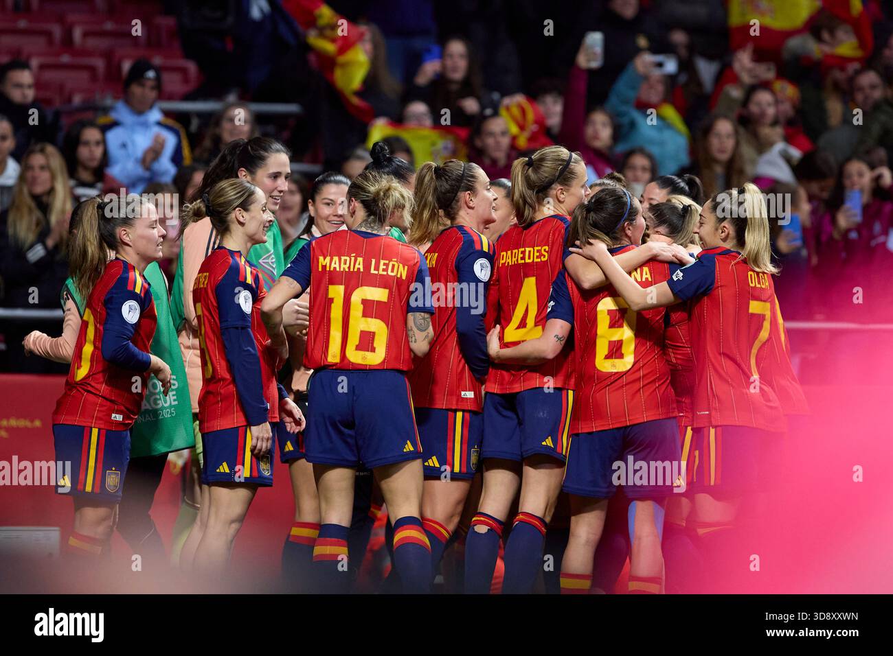 MADRID, SPAIN - DECEMBER 02: Claudia Pina of Spain celebrates after ...