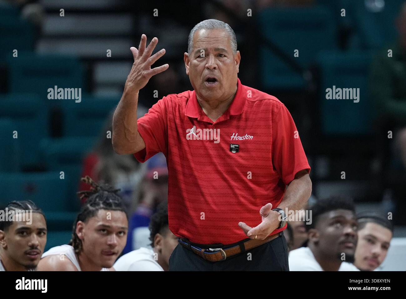 Houston head coach Kelvin Sampson during the second half of an NCAA ...