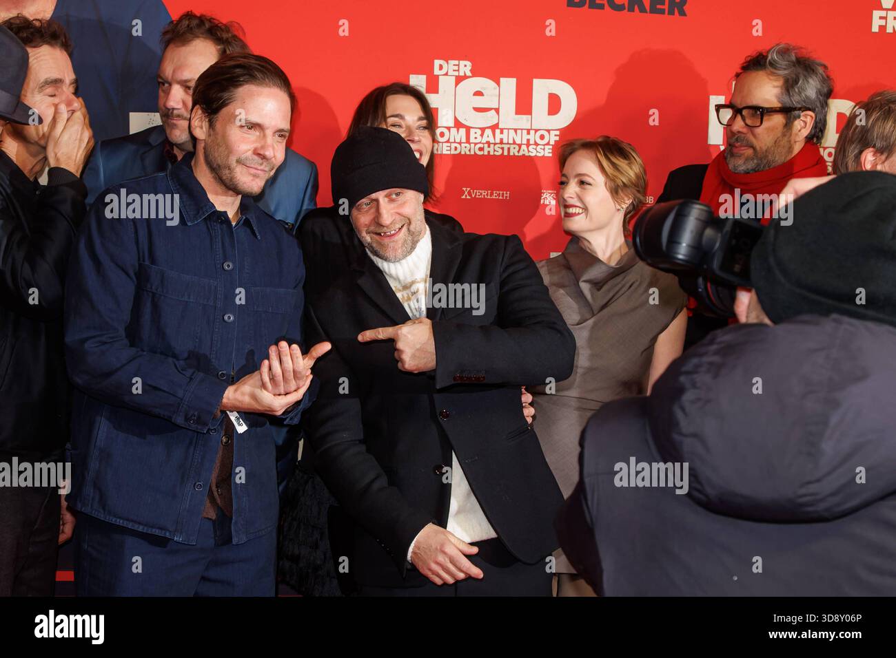Premiere - Der Held vom Bahnhof Friedrichstrasse - Tom Tykwer, Charly ...