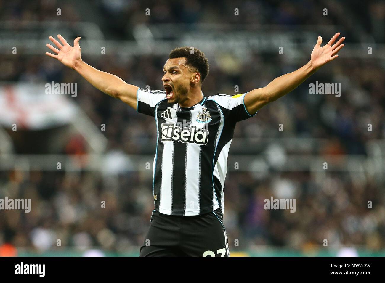 Jacob Murphy of Newcastle United reacts during the Premier League match ...