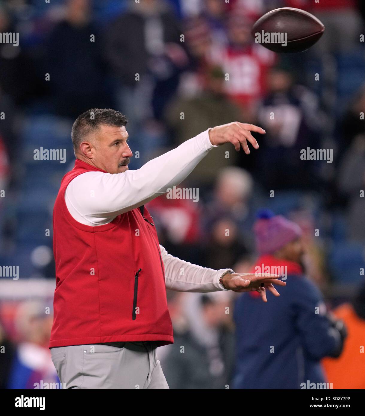 New England Patriots head coach Mike Vrabel throws prior to an NFL ...