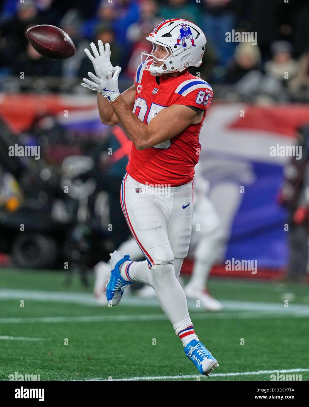 New England Patriots tight end Hunter Henry (85) during an NFL football ...