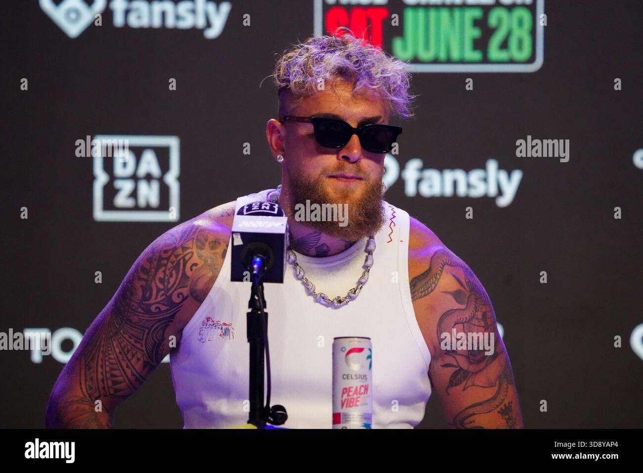 Jake paul boxing 2025 hi-res stock photography and images - Alamy