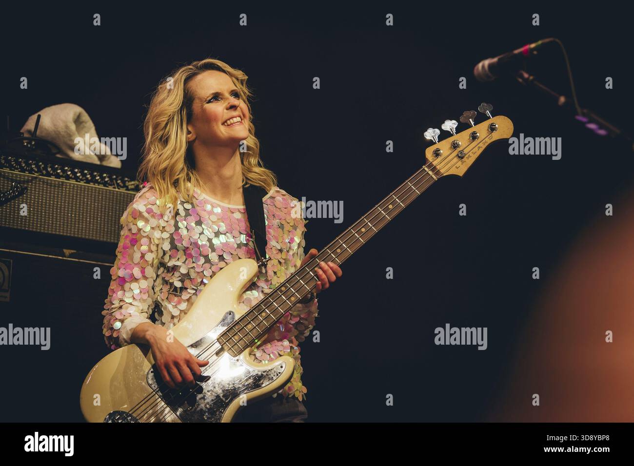 Charlotte Cooper, singer and bass player from The Subways live on For ...