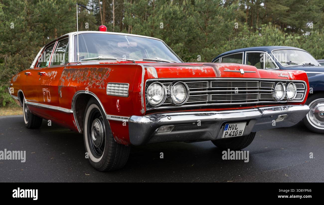 LINTHE, GERMANY - JUNE 08, 2025: The full-size car Mercury Park Lane ...