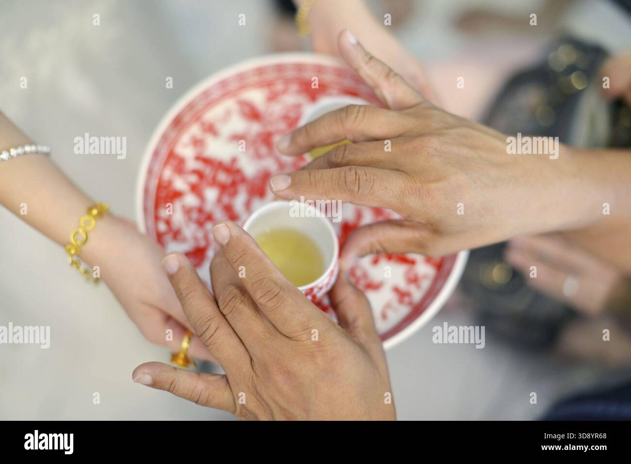 Chinese wedding tea ceremony serving to elders Stock Photo - Alamy