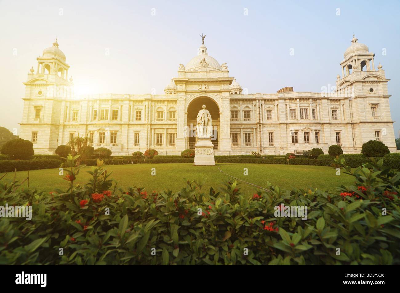 Front garden view landmark building Victoria Memorial in Kolkata or ...