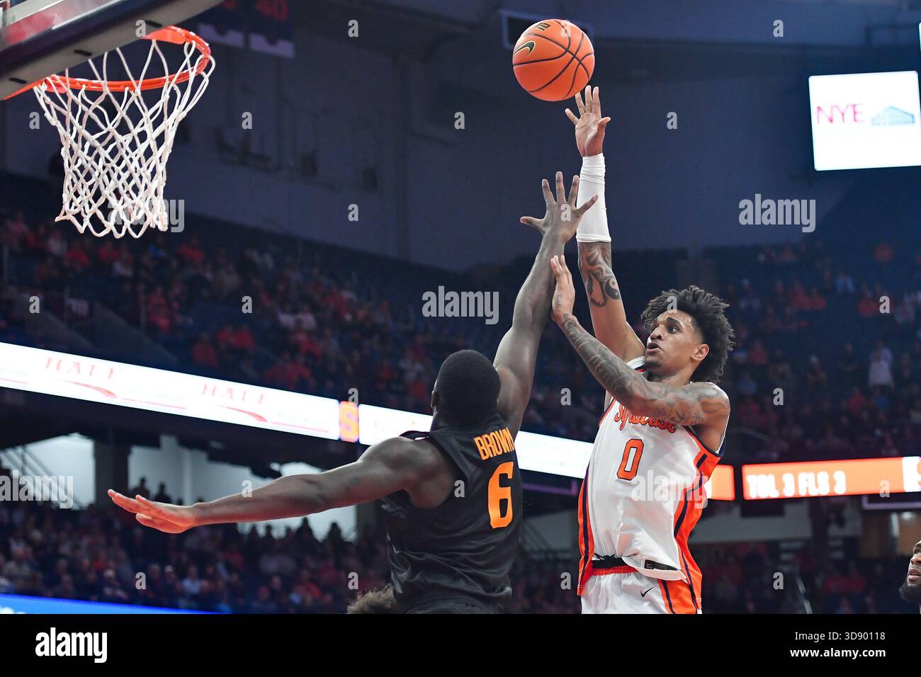Syracuse forward Sadiq White Jr. (0) shoots over Tennessee forward ...