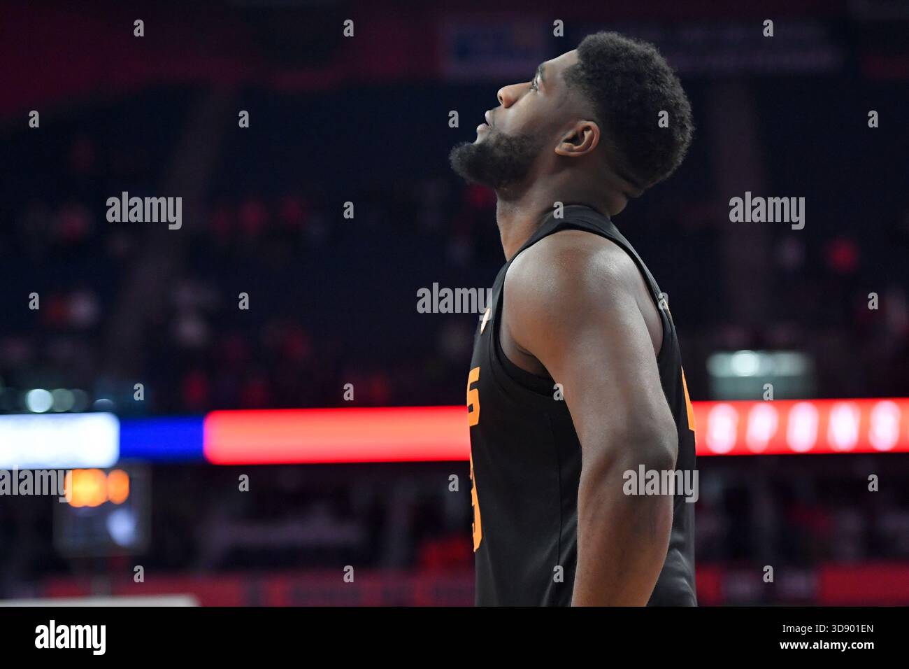 Tennessee forward Jaylen Carey (23) reacts during the second half of an ...