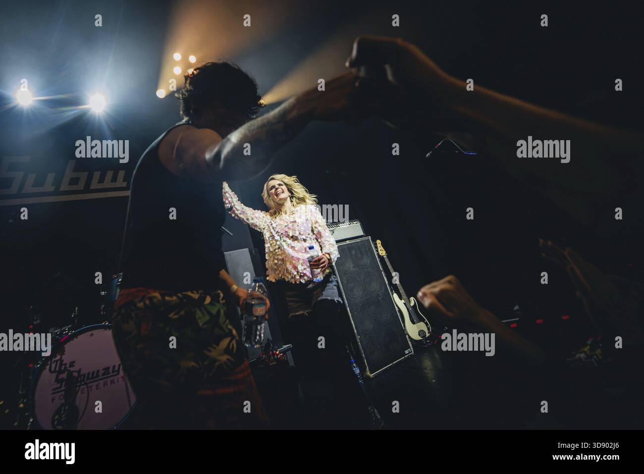 Charlotte Cooper, singer and bass player from The Subways live on For ...