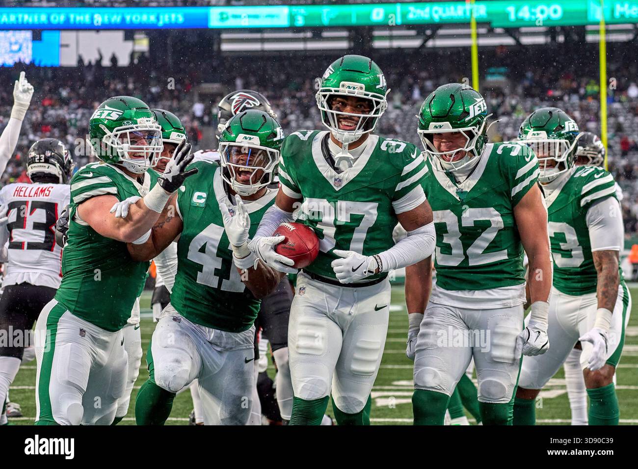 New York Jets cornerback Qwan'Tez Stiggers (37) recovers a fumble by ...