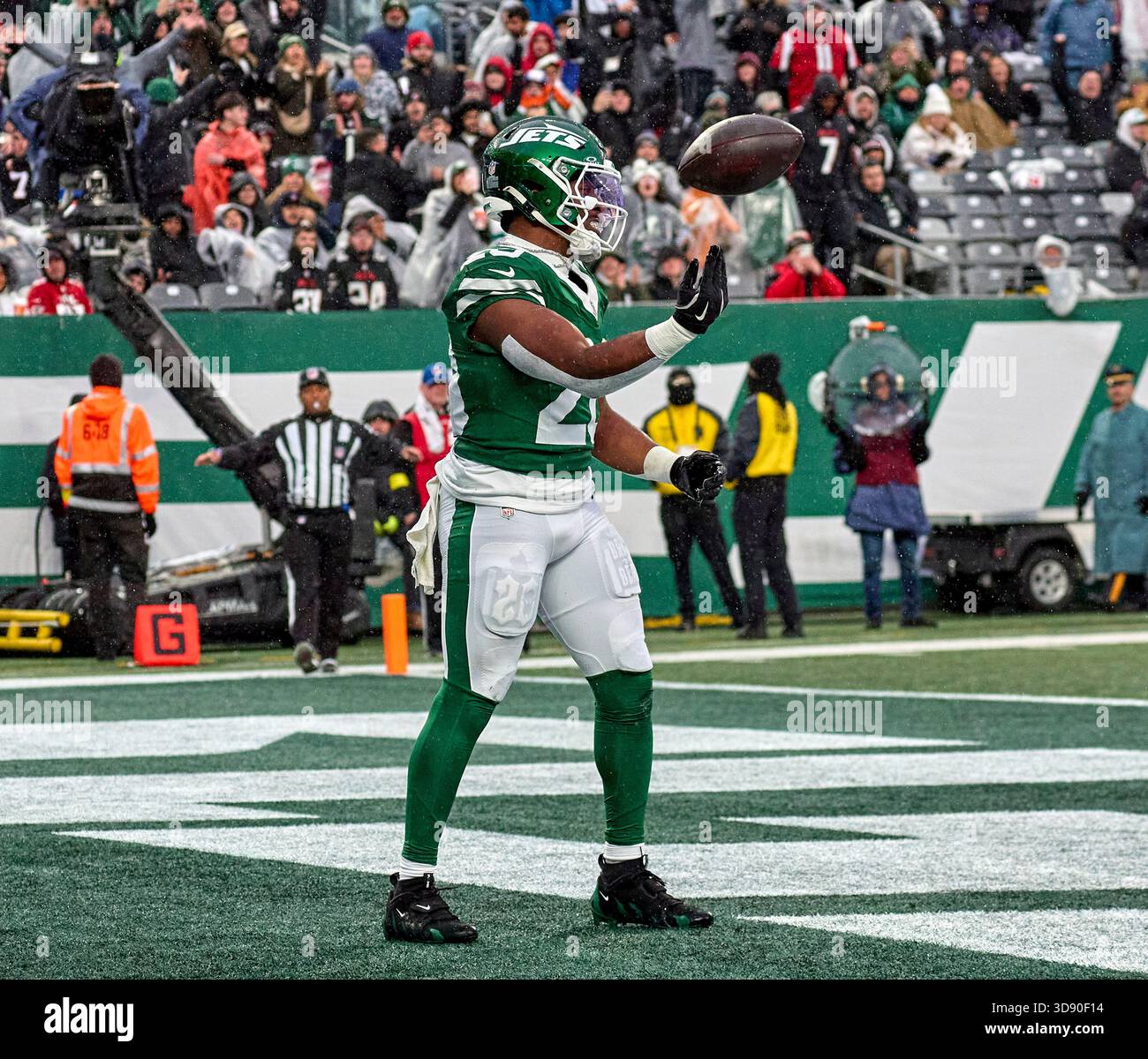 New York Jets running back Breece Hall (20) reacts after scoring a ...
