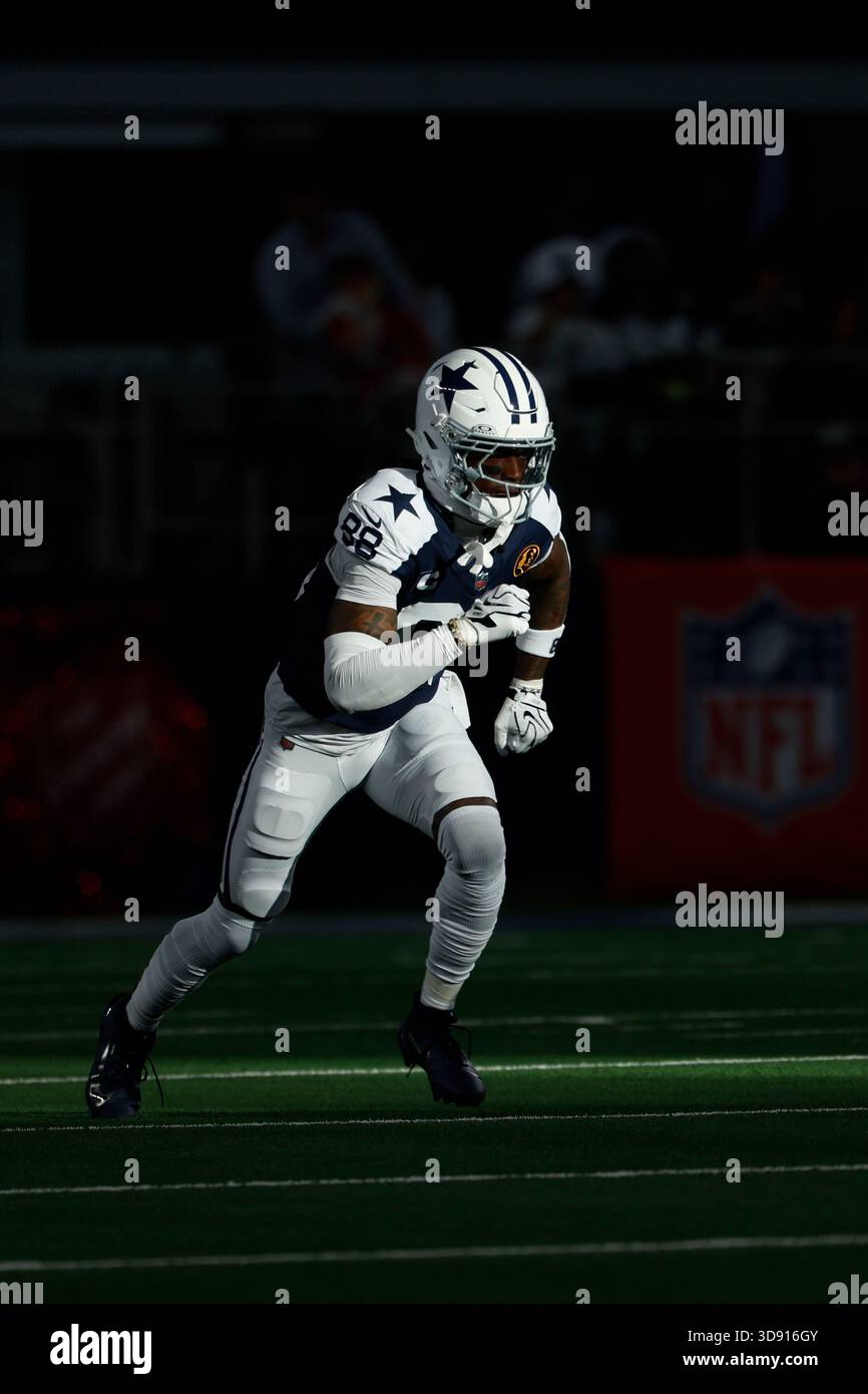 Dallas Cowboys wide receiver CeeDee Lamb (88) runs a pass route during ...