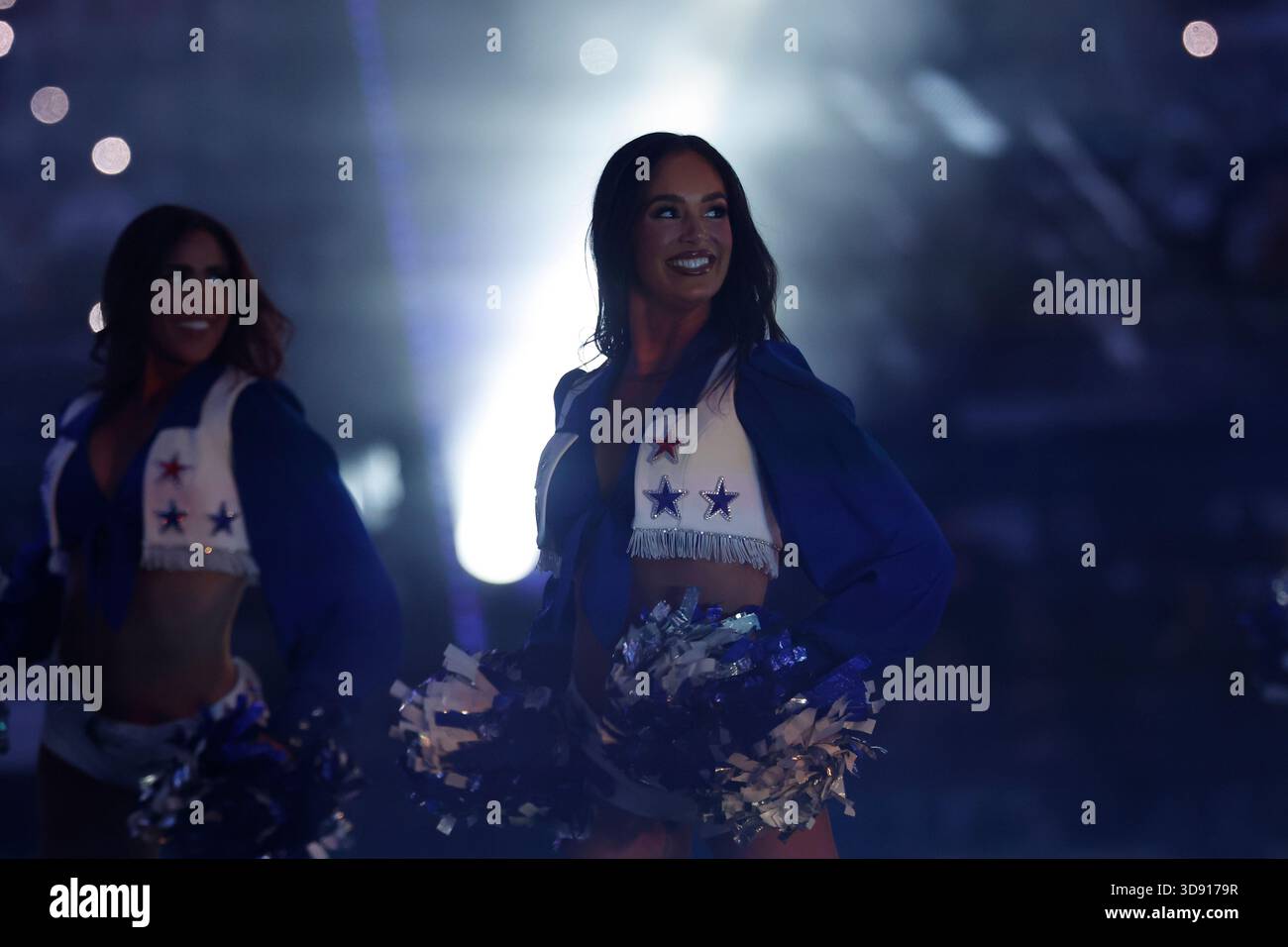 Dallas Cowboys cheerleaders during a Thanksgiving day halftime ...