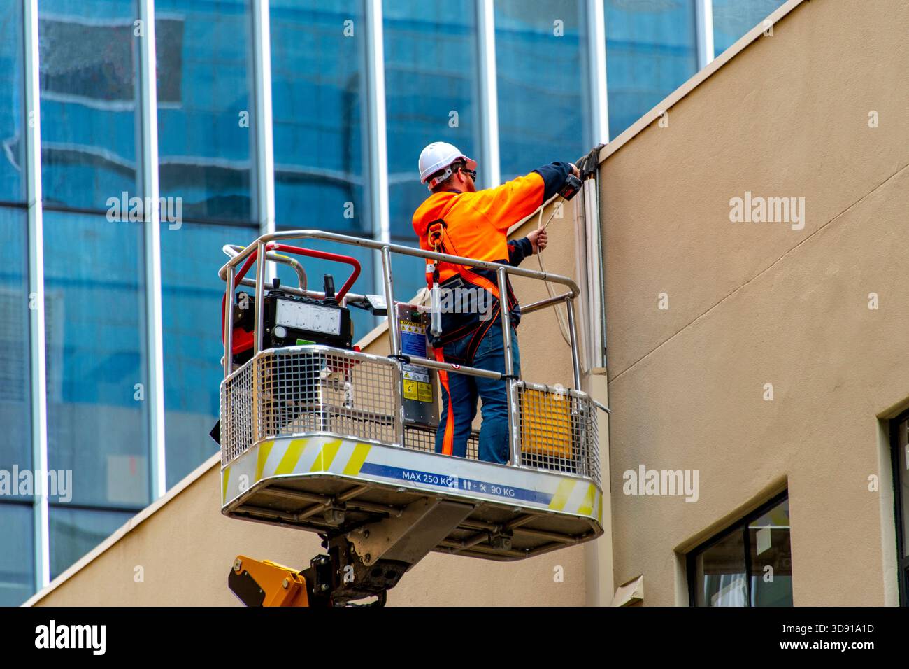 Articulated boom lift construction hi-res stock photography and images ...