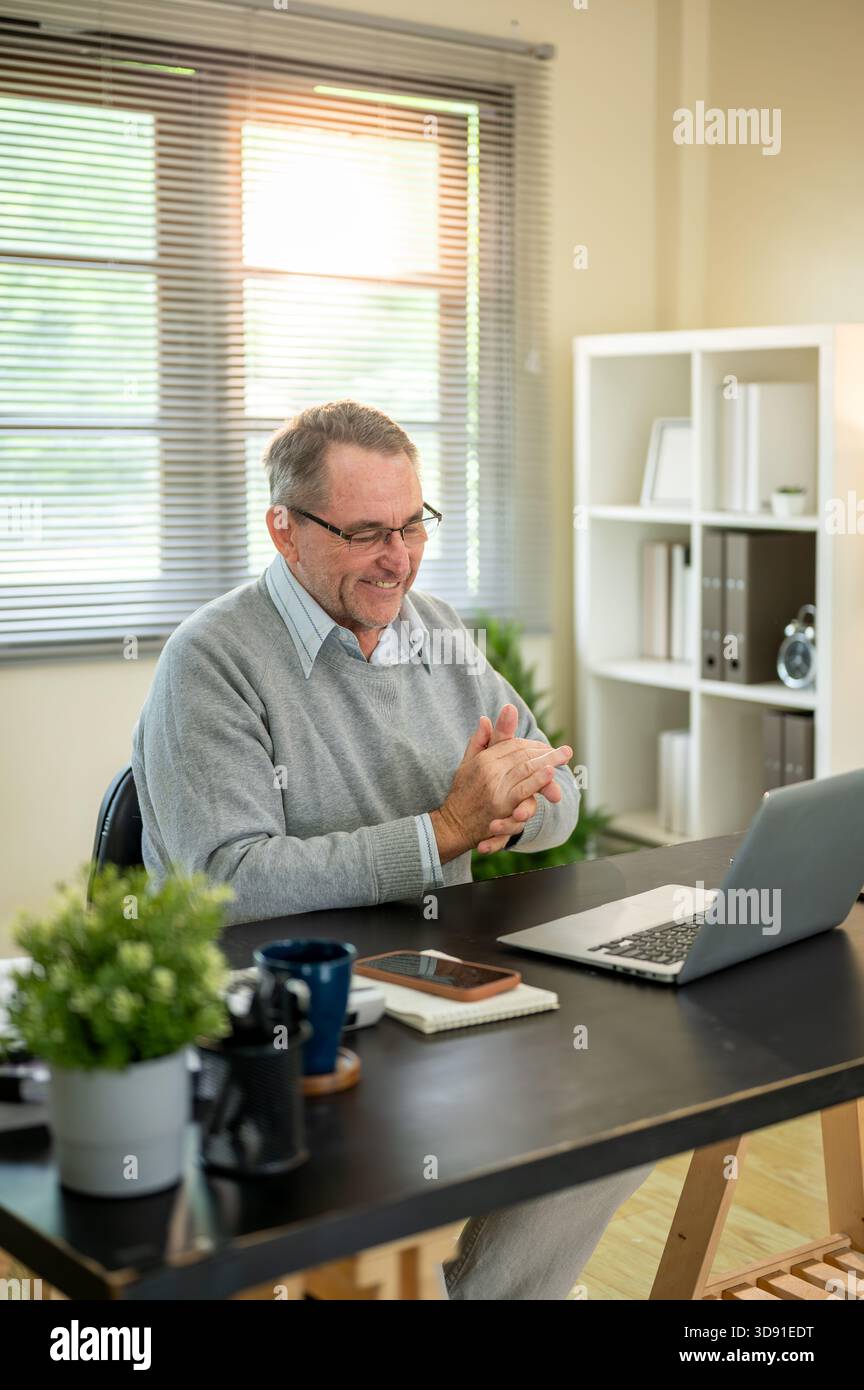Laptop clapping senior man hi-res stock photography and images - Alamy