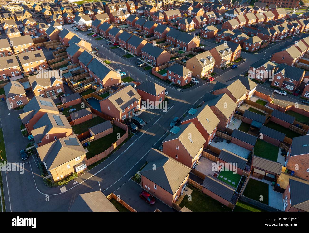 WARRINGTON, CHESHIRE, ENGLAND - NOVEMBER 17, 2025: Dense modern housing ...