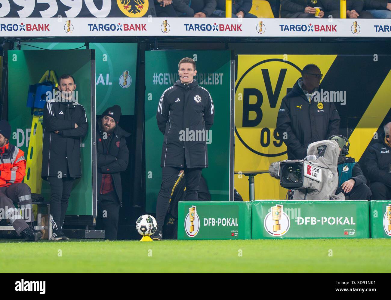 Dr. Florian Exner (DFB-Schiedsrichter, Referee) Borussia Dortmund ...