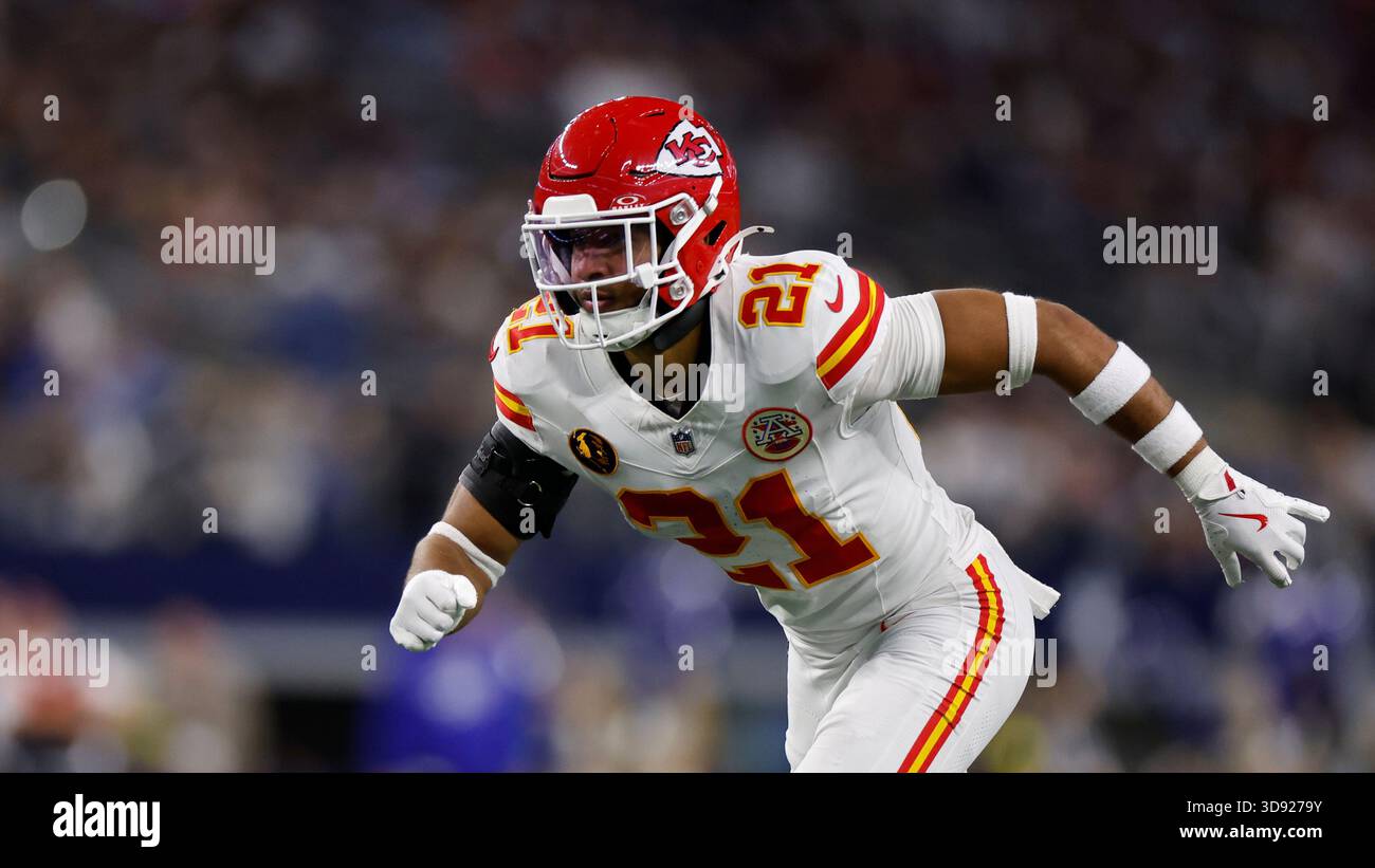 Kansas City Chiefs safety Jaden Hicks (21) rushes to the backfield ...