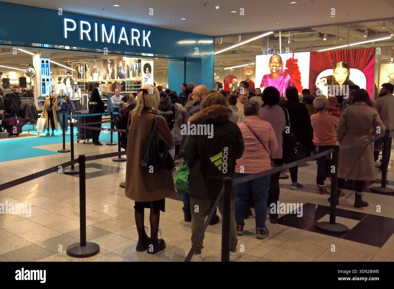 Primark - Eröffnung in Regensburg, Bayern. Primark ist ein ...