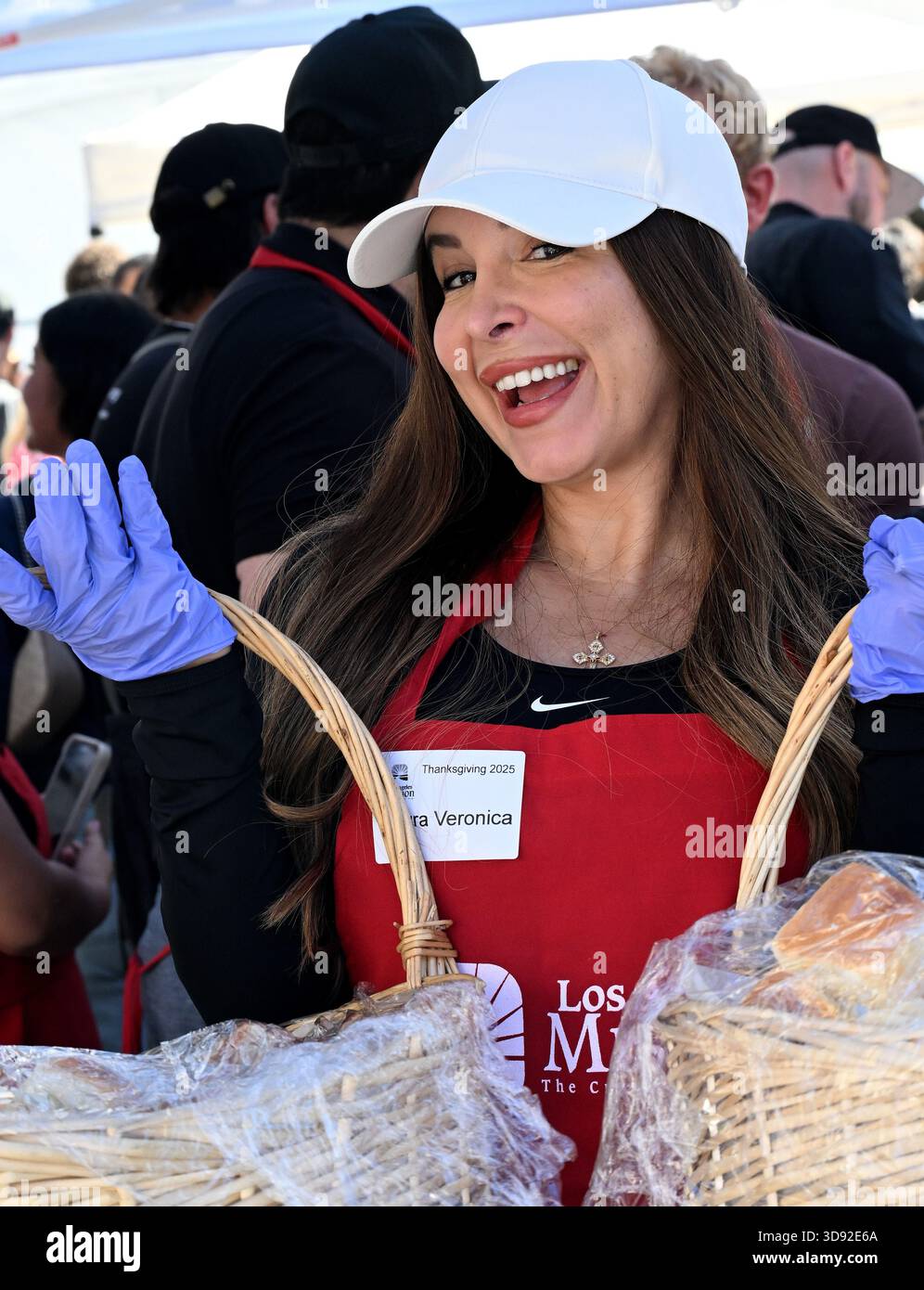 Recording Artist Mayra Veronica serves free lunch to the homeless at ...