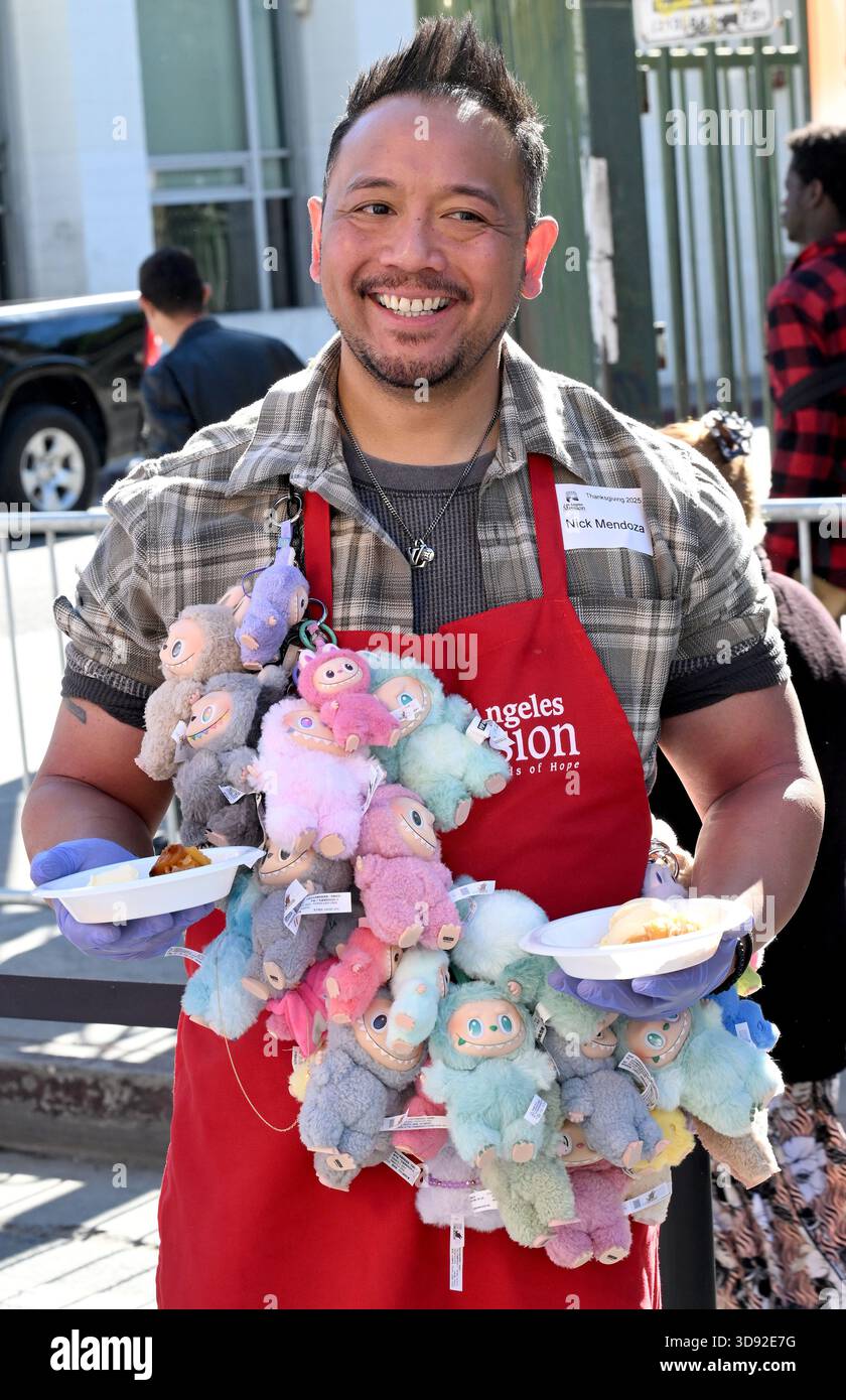 Influencer Nick Mendoza serves free lunch to the homeless at the LA ...