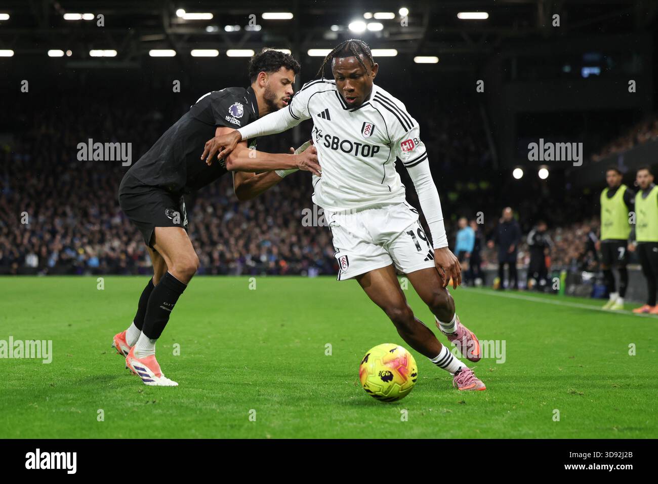 London, UK. 02nd Dec, 2025. Fulham forward Samuel Chukwueze (19 ...