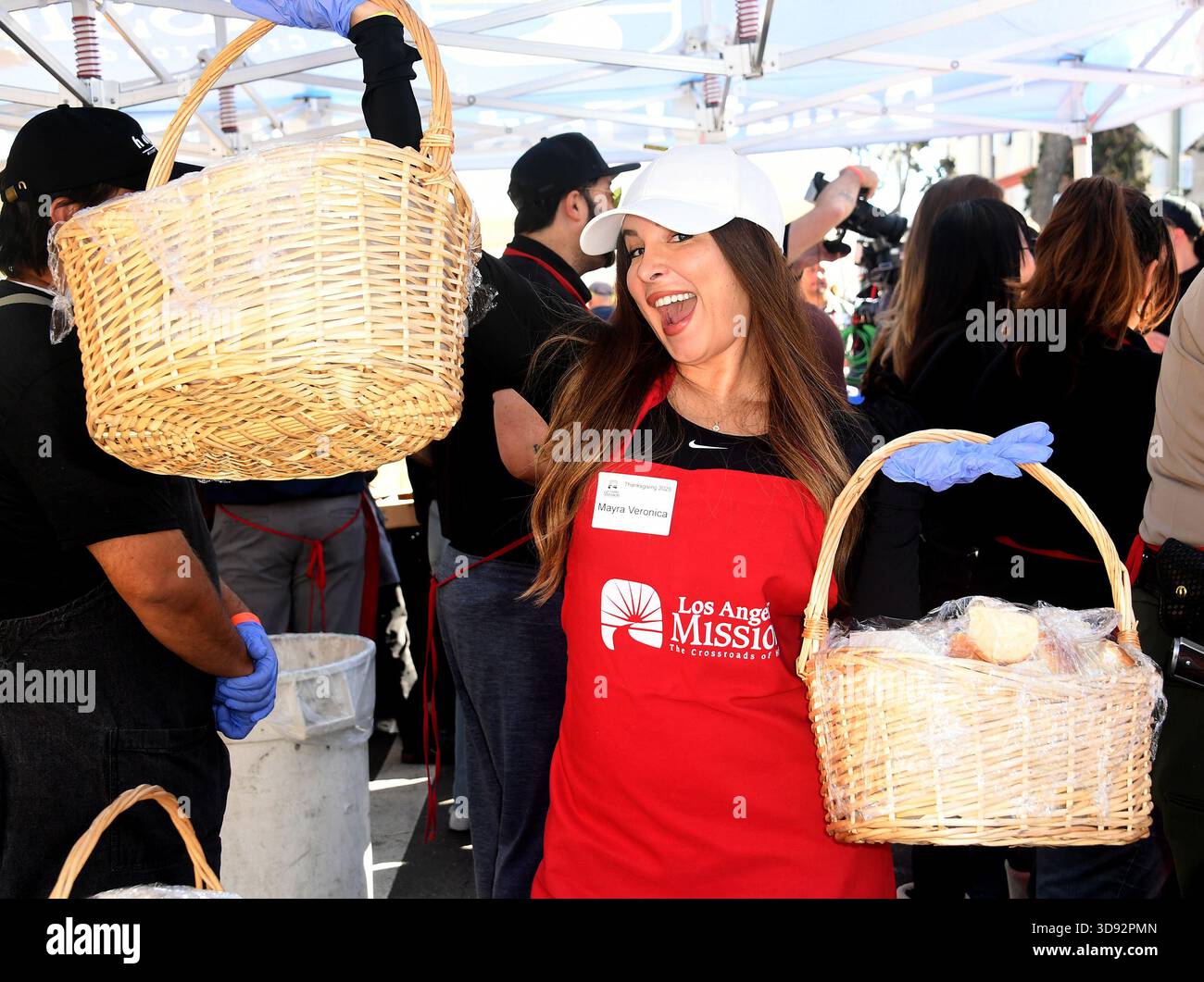 Recording Artist Mayra Veronica serves free lunch to the homeless at ...