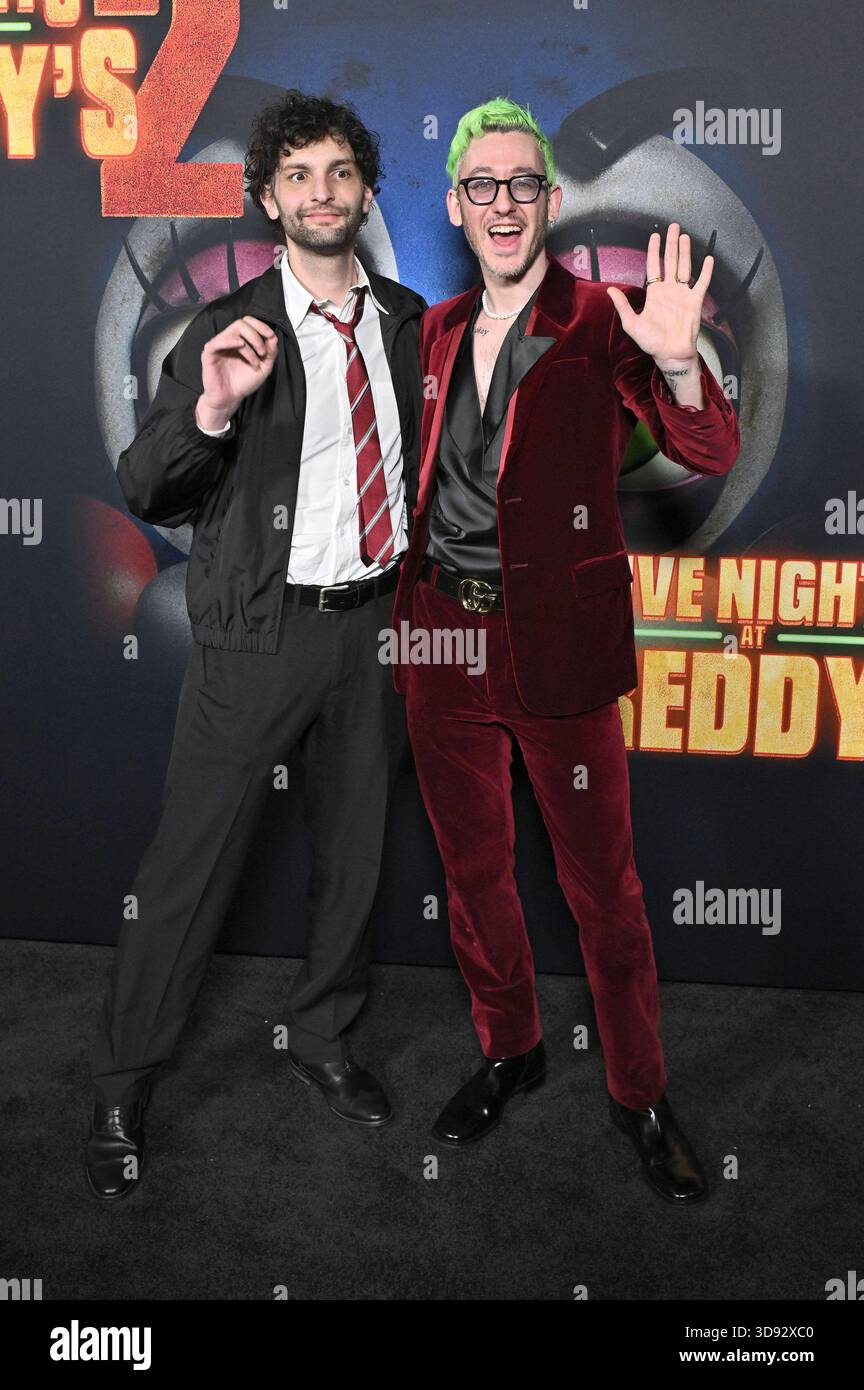 Yoav Landau und Sam Haft bei der Premiere des Kinofilms Five Nights at ...
