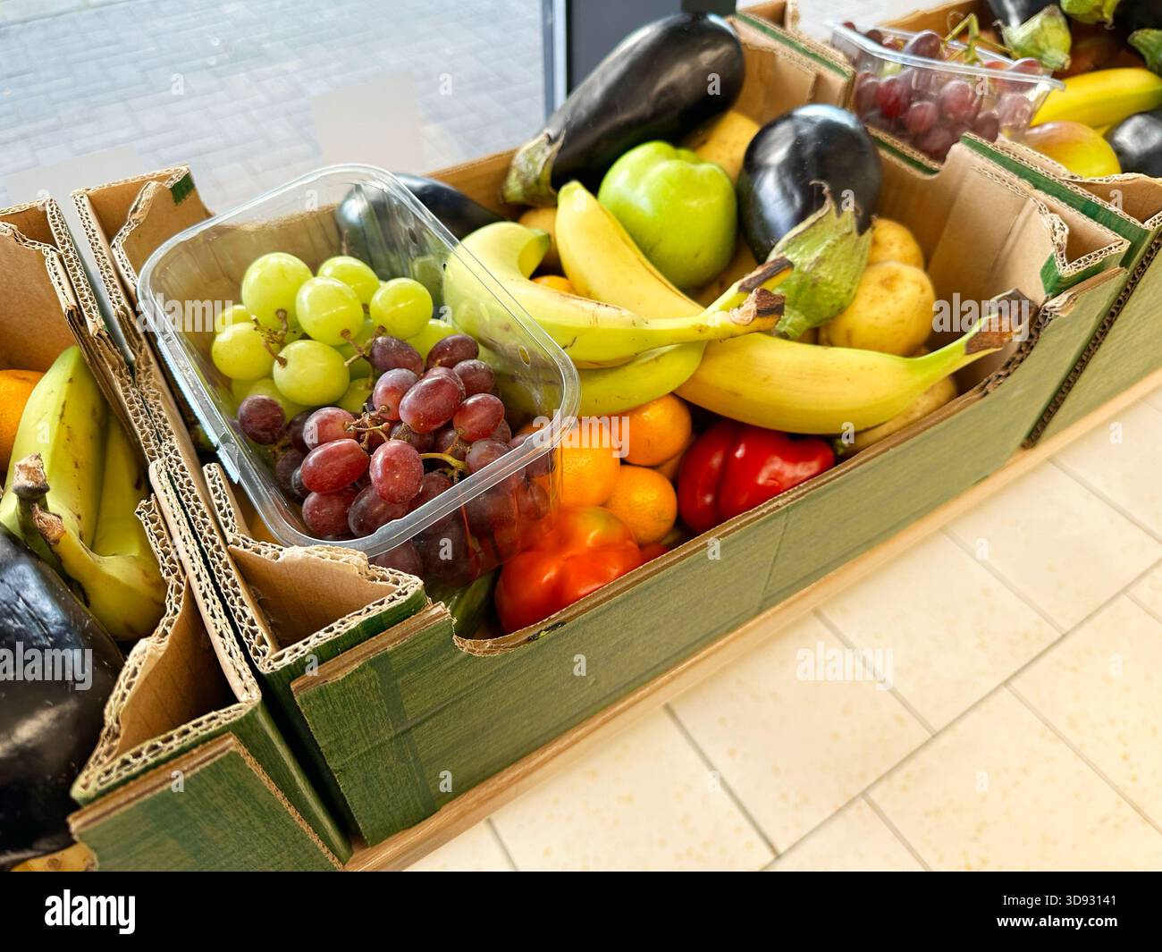 Tesco food basket hi-res stock photography and images - Alamy