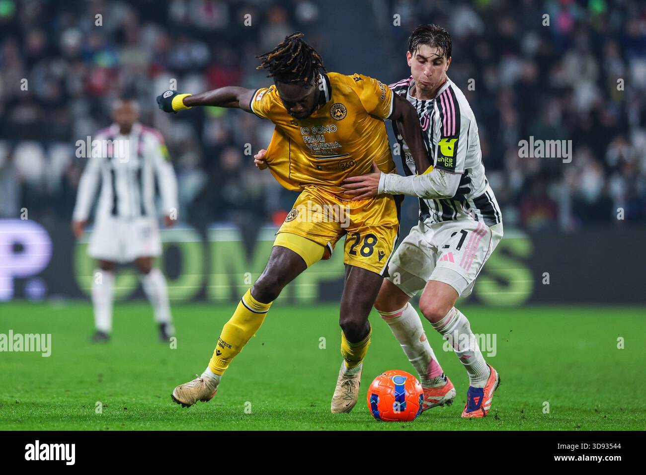 (L-R) Oumar Solet of Udinese Calcio competes for the ball with Fabio ...