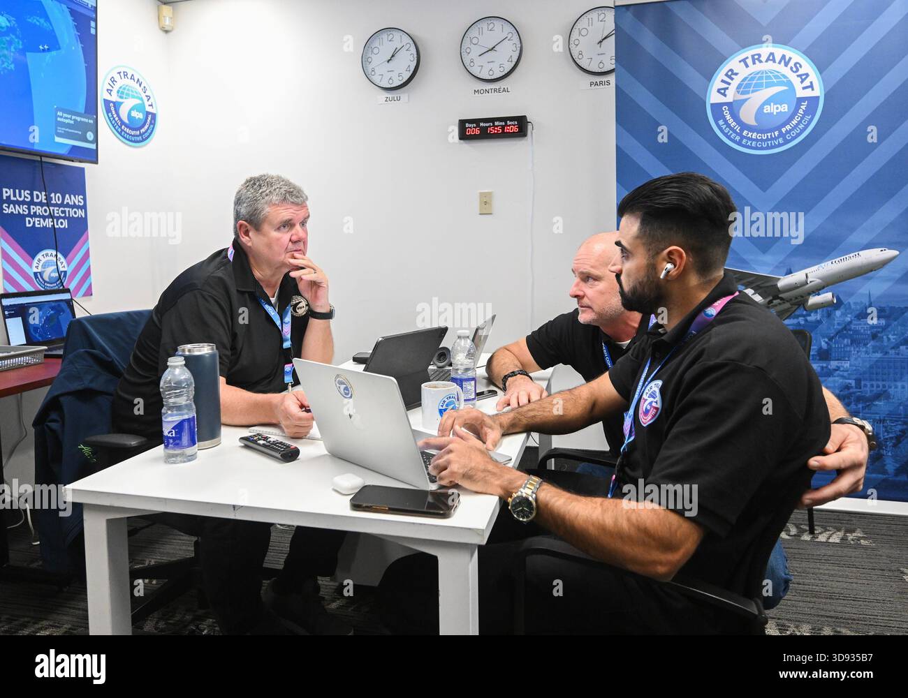 Air Line Pilots Association members (ALPA), from left, Capt. Ronan O ...