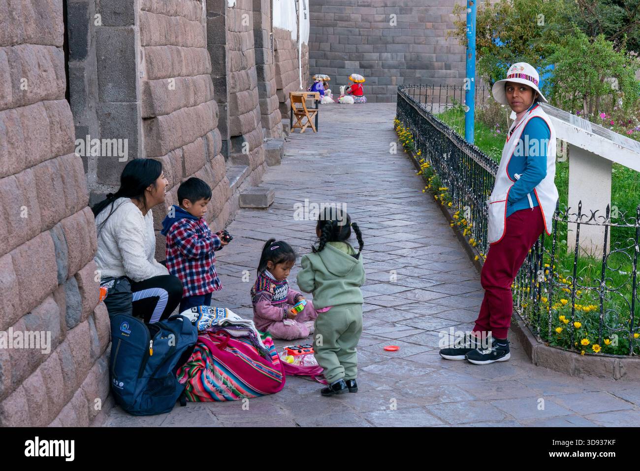Cusco kids hi-res stock photography and images - Alamy