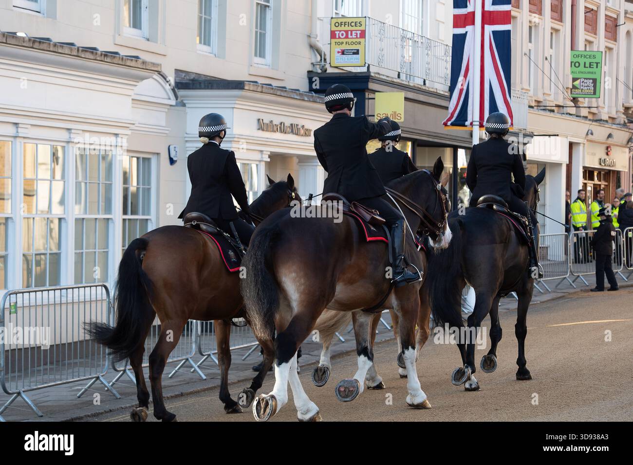 Windsor, Berkshire, UK. 3rd December, 2025. Mounted Police on duty in ...