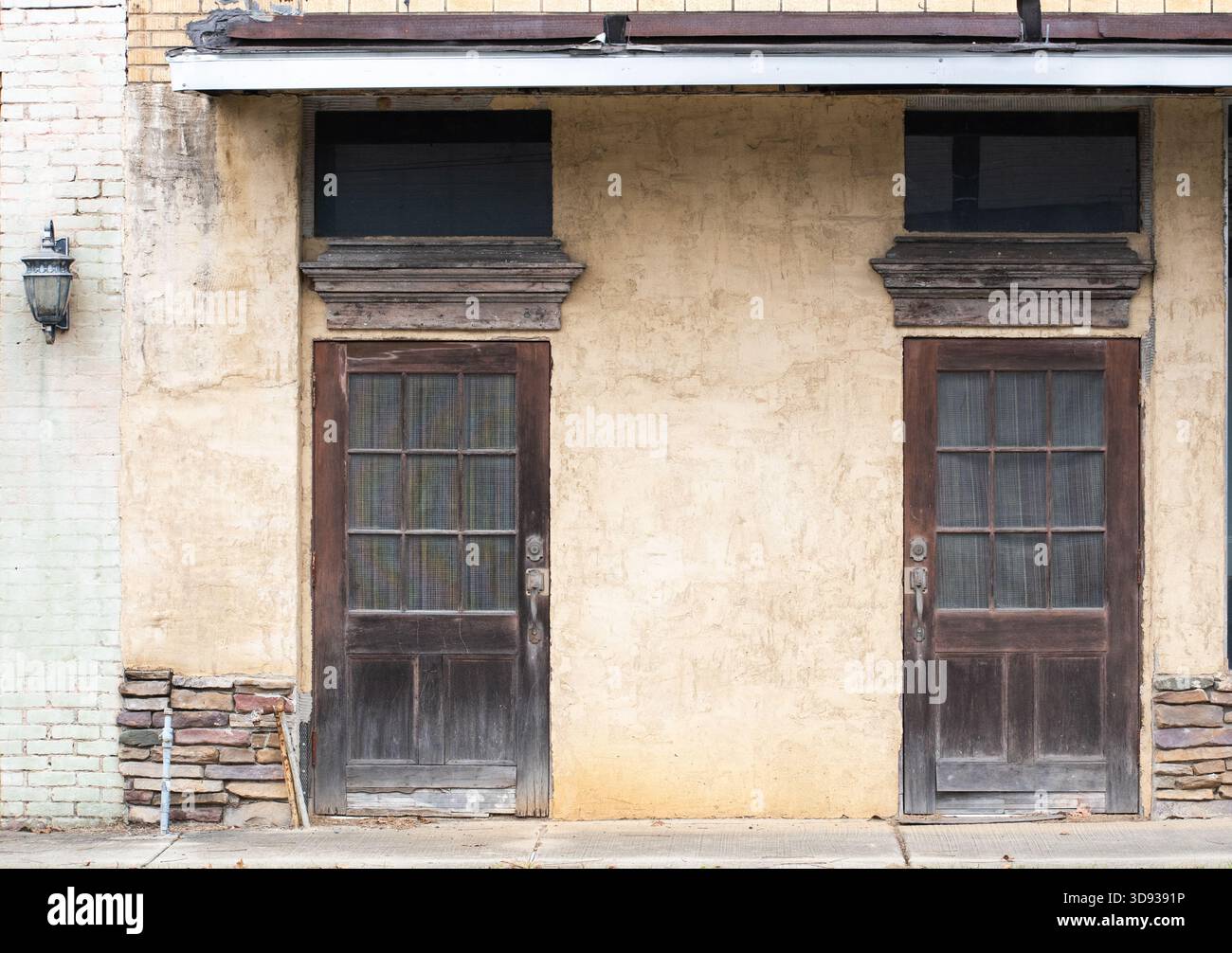 Old timey doors hi-res stock photography and images - Alamy