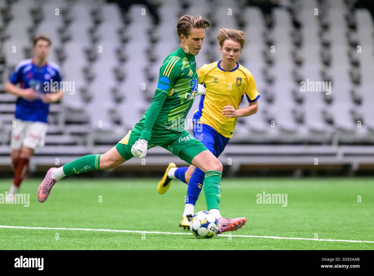 251203 Vålerengas Alexander Ordal under fotbollsmatchen i Skandinaviska ...