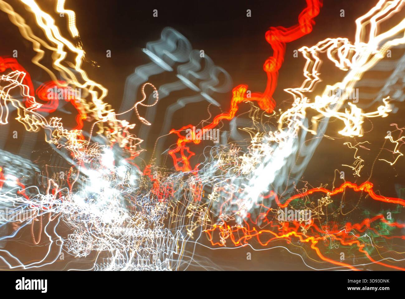 02.10.2012 Lichtspuren Deutschland / Niedersachsen/ Wolfsburg/ Nacht ...