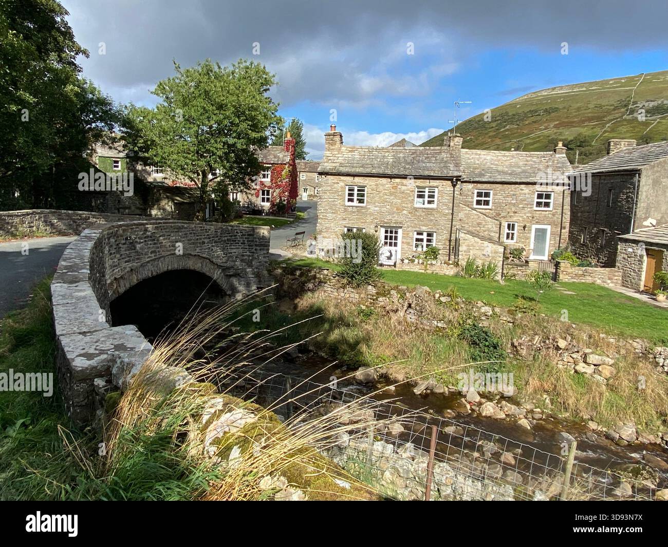 Bridge river swale hi-res stock photography and images - Alamy