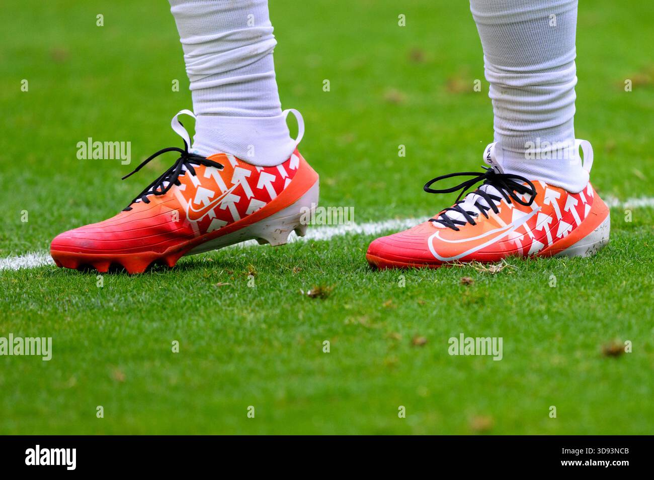 Miami Dolphins linebacker Matthew Judon (8) wears his My Cause My ...