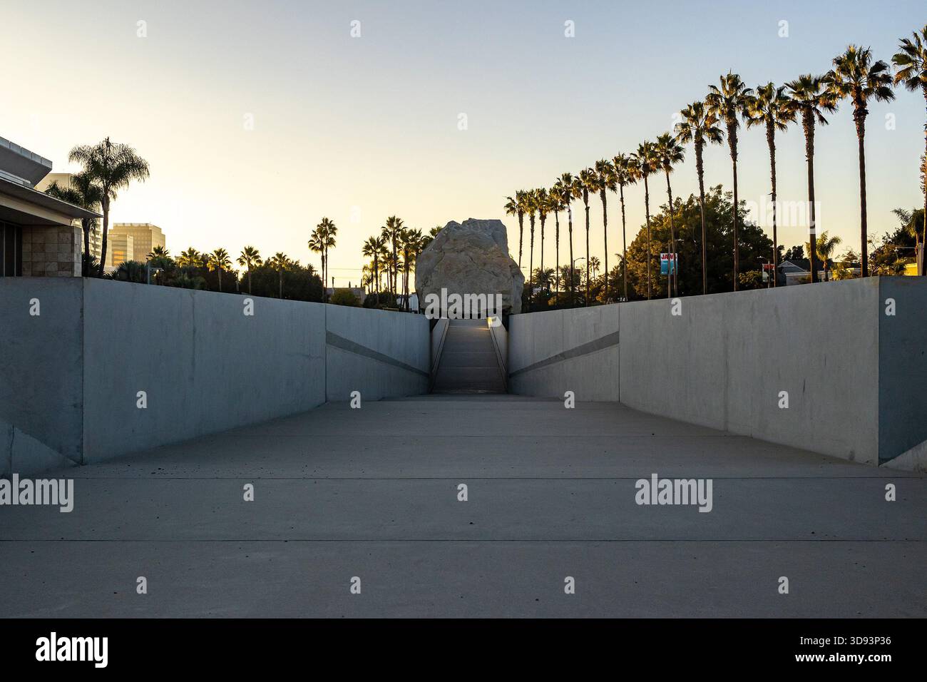 Michael heizer levitated mass hi-res stock photography and images - Alamy